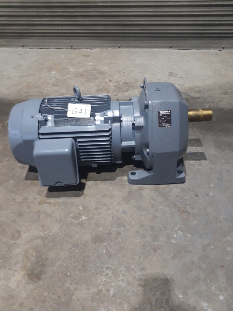 東芝ギヤードモーター 5．5kw 4P 1／5（中古品） | 岸本電機工業所
