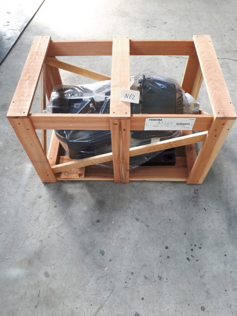 東芝ギヤードモーター 5．5kw 4P 1／30（新品） | 岸本電機工業所