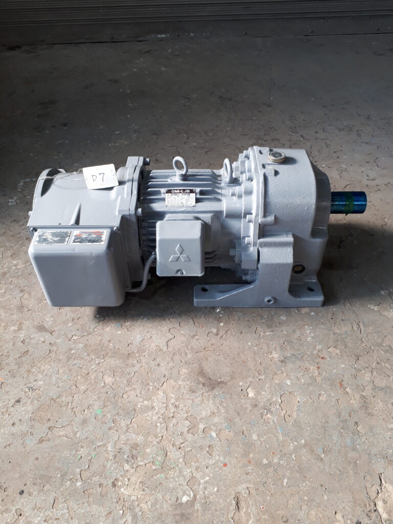 三菱ギヤードモーター 3．7kw 4P 1／30（中古品）（ブレーキ付き） | 岸本電機工業所